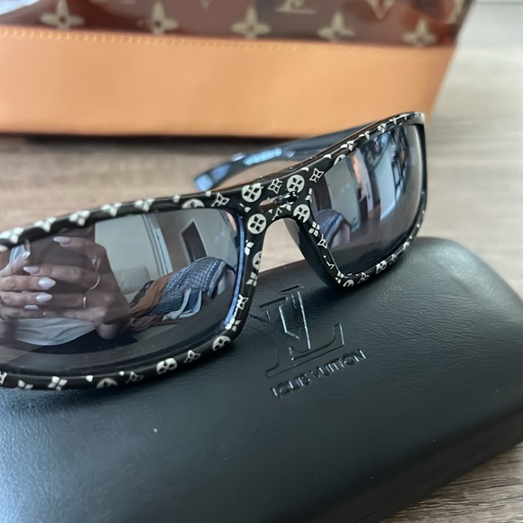 Louis Vuitton | Accessories | Monogram Black Stylish Sunglasses Italy ...
